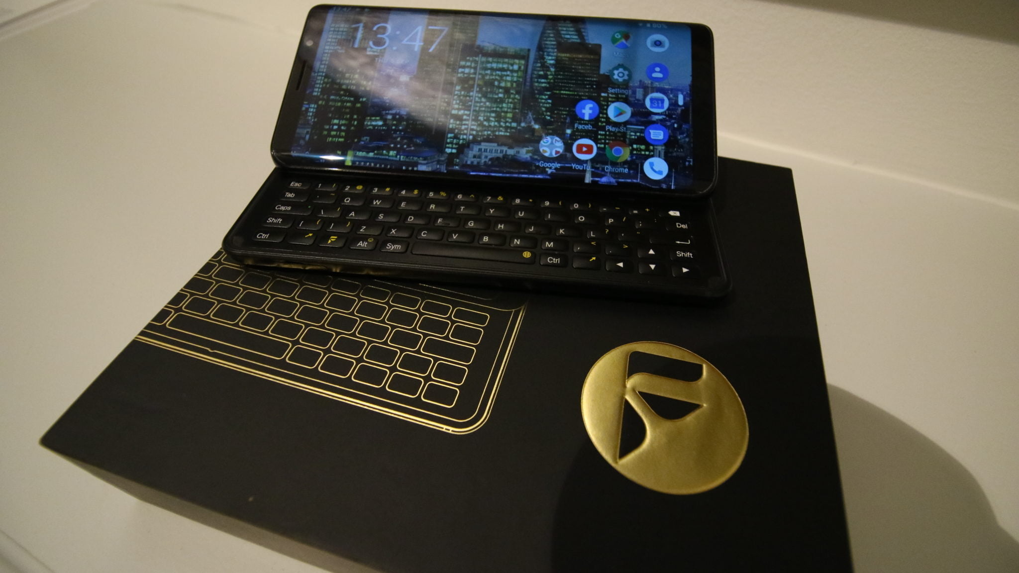 F(x)tec Pro 1: Slider-Phone mit QWERTZ Tastatur - techkrams.de